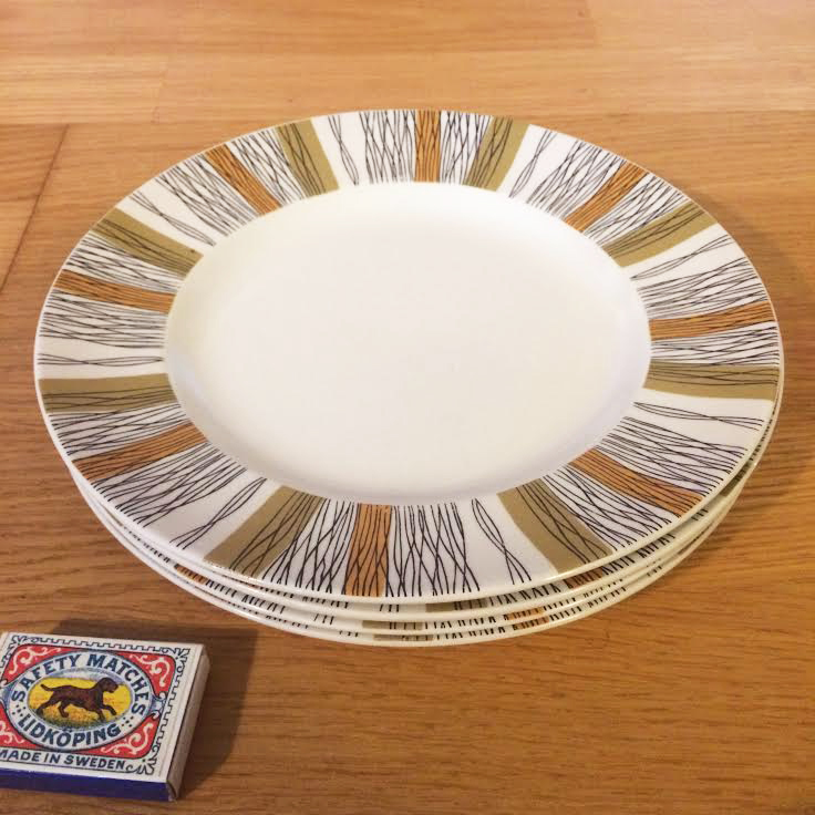 Midwinter Sienna Pattern Tea/Salad Plates - RetroSpectro