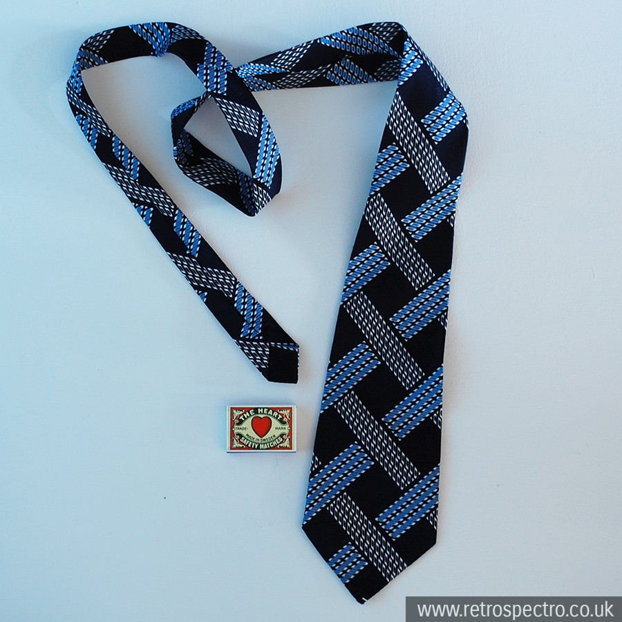 A Boots Brand Kipper Tie - RetroSpectro