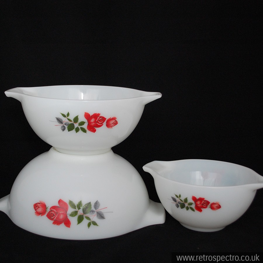 Pyrex Mixing Bowl Set - RetroSpectro