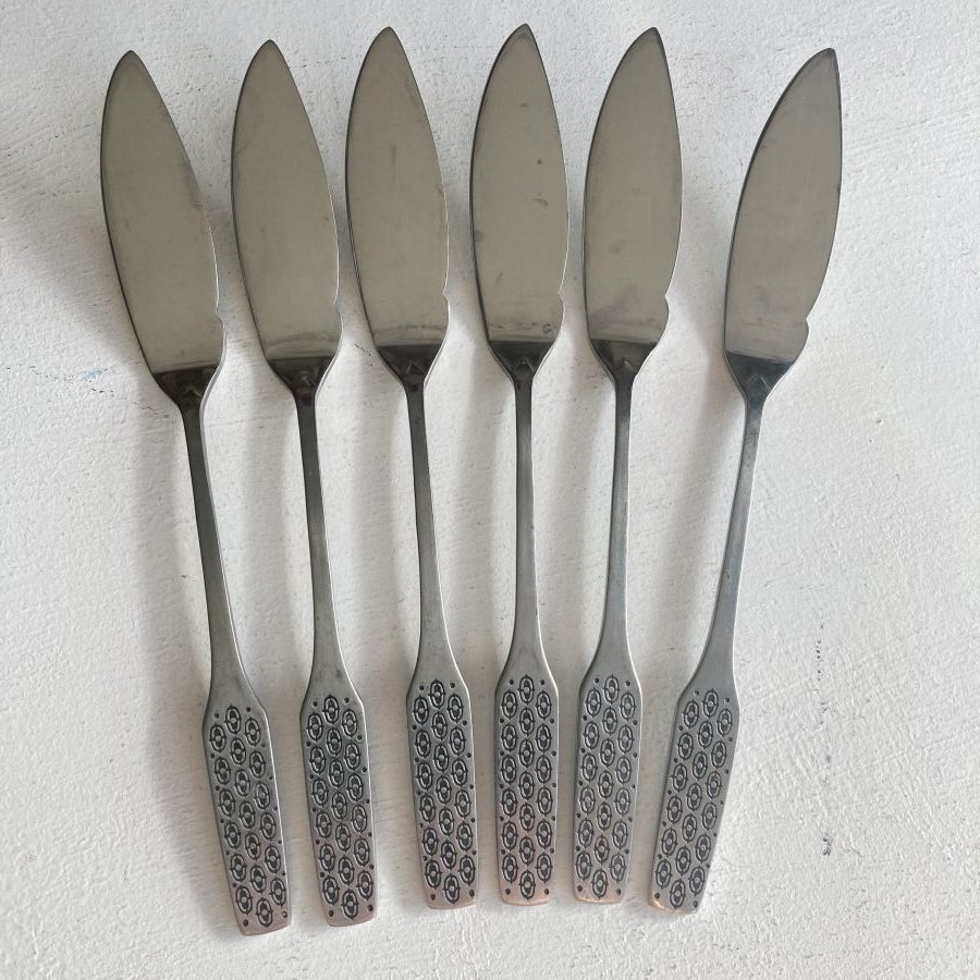 Viners Shape Fish Knives - RetroSpectro