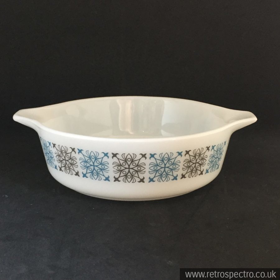 JAJ Pyrex Chelsea Pattern Small Casserole - RetroSpectro