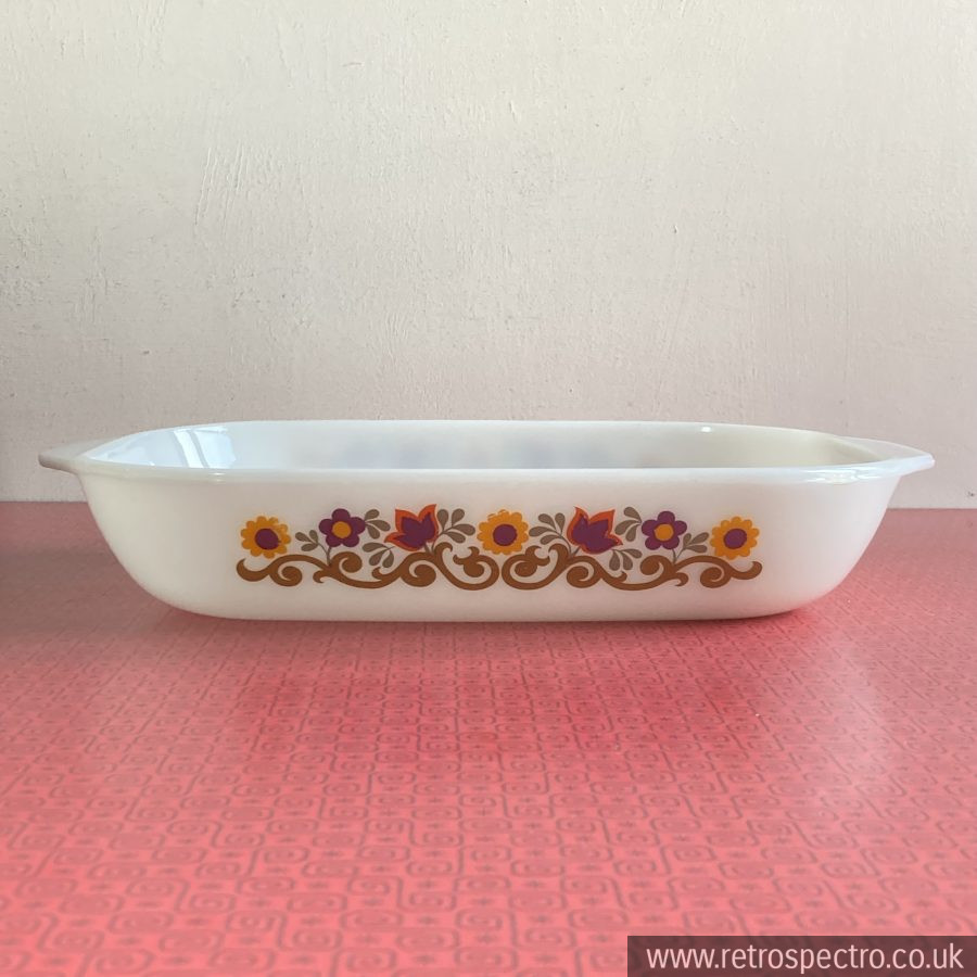 JAJ Pyrex Briarwood Pattern Roaster - RetroSpectro