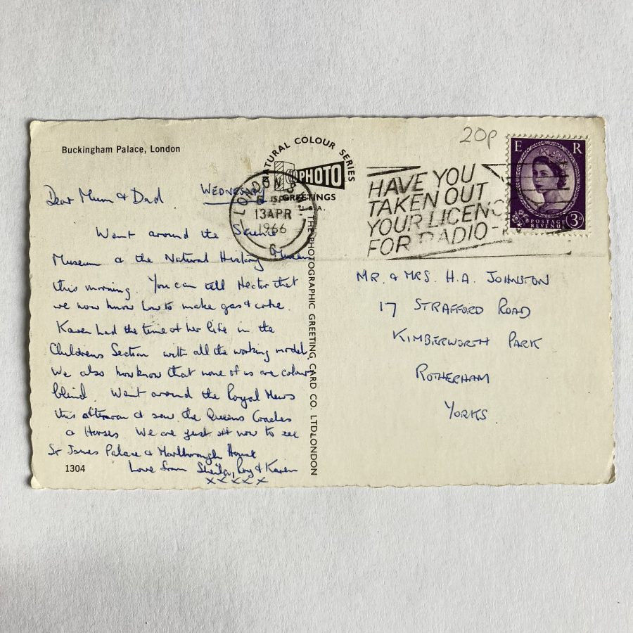 Postcard - Buckingham Palace - RetroSpectro