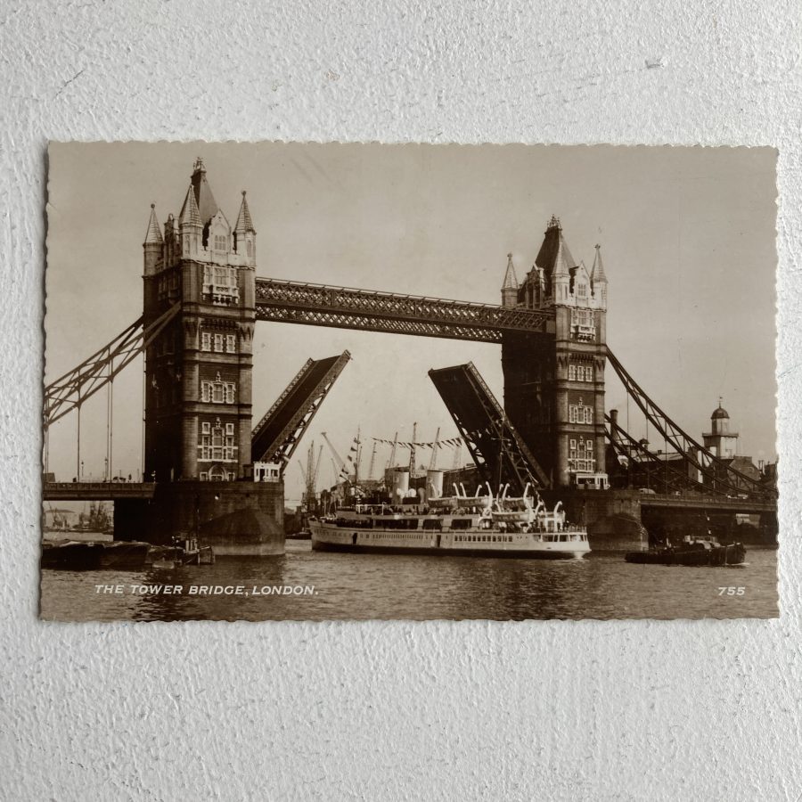 Postcard - Tower Bridge, London - RetroSpectro
