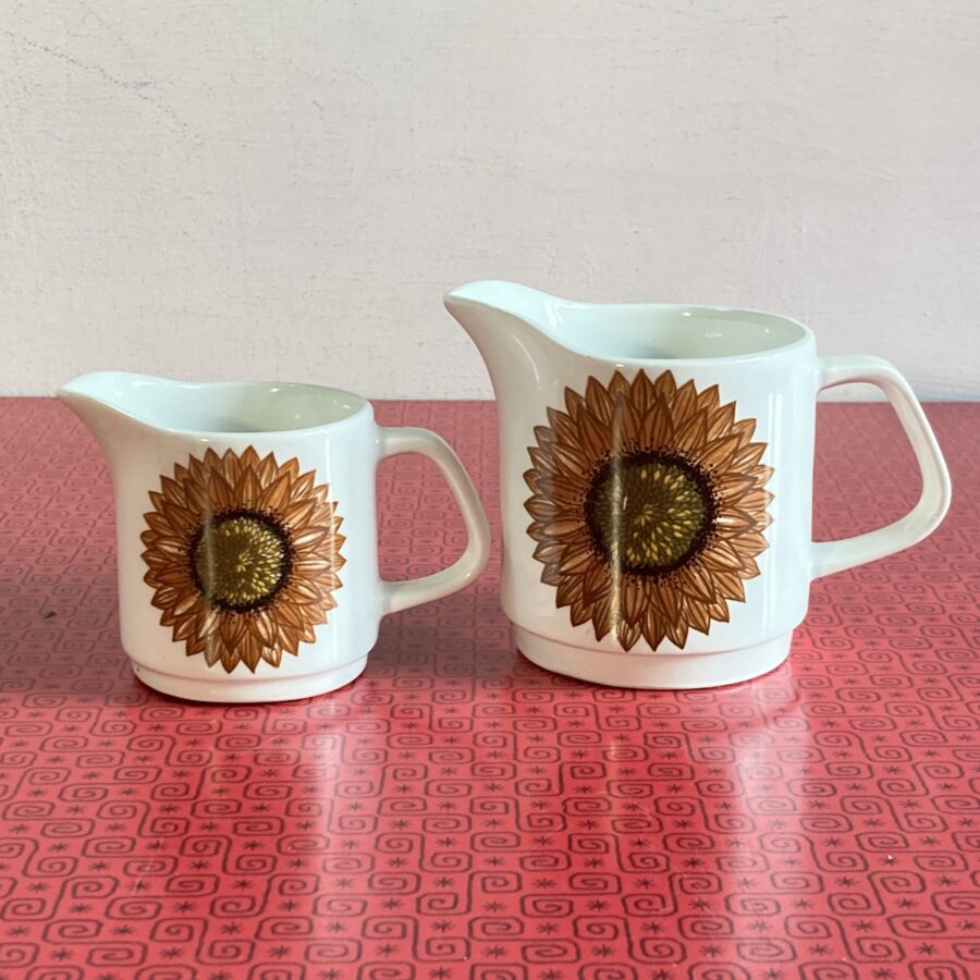 J&G Meakin Two Jugs - RetroSpectro