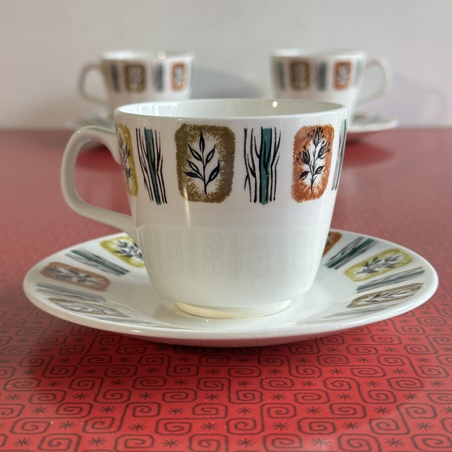 J&G Meakin Cups & Saucers - RetroSpectro