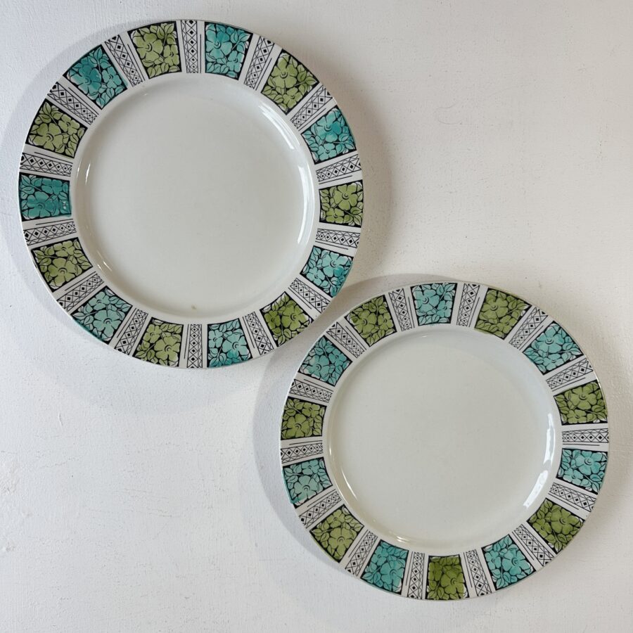 Broadhurst Corinth Dinner Plates - RetroSpectro